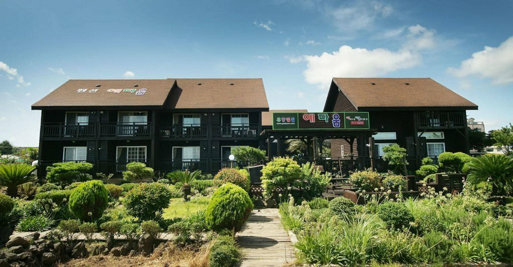 Otel At Corner, Dünya, foto