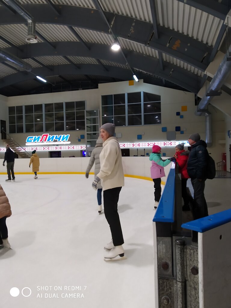 Buz pateni pistleri Крытый каток, Minskaya oblastı, foto