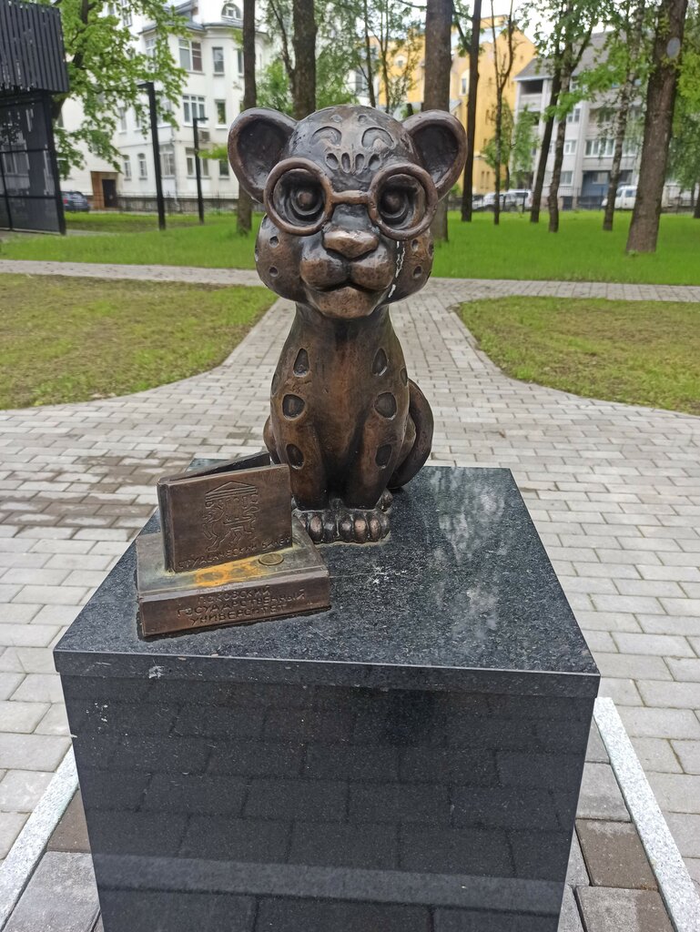 Park, sokak heykeli Барсик-студент, Pskov, foto