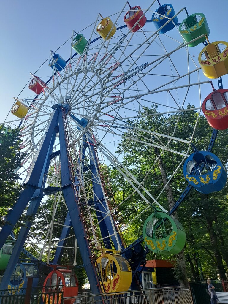 Atraksiyon Колесо обозрения, Stavropol, foto