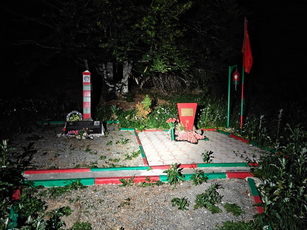 Anıt, heykel Памятник пограничникам пограничной заставы Ай Петри, Kırım Cumhuriyeti, foto