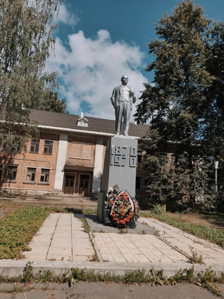 Anıt, heykel В.И. Ленин, Velikie Luky, foto