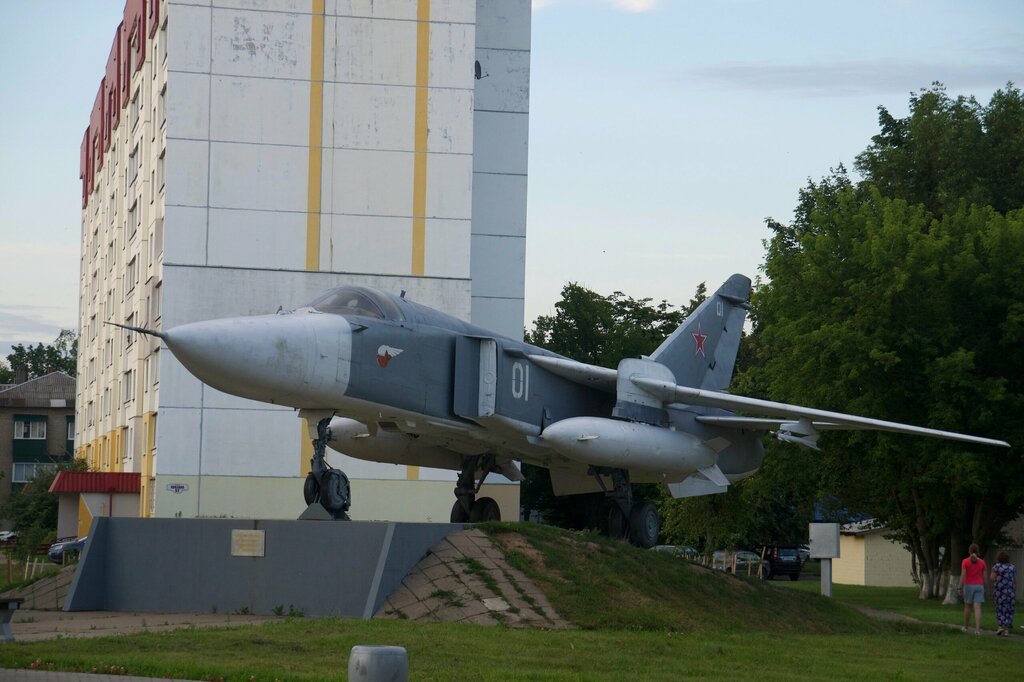 Anıt, heykel Самолёт, Bobruisk, foto
