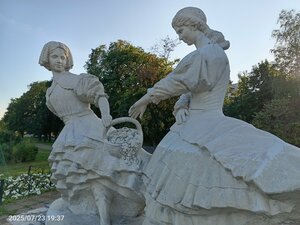 Две сестры (St. Petersburg, Sestroretsk, Primorskoye Highway), park, sokak heykeli  Sestroretsk'ten