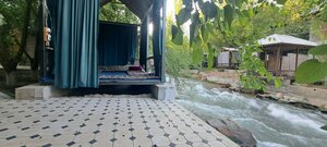 Buloq Hotel Dacha (Namangan Region, Pap District, Chodak shaharchasi), otel  Nemengan eyaletinden