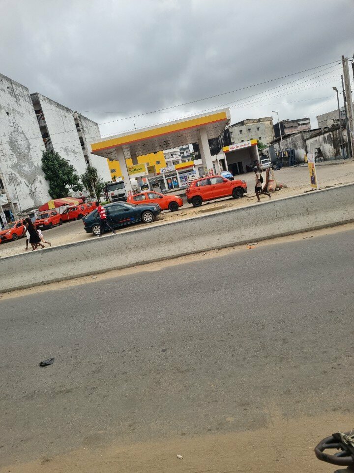 Benzin istasyonu Shell Station, Abican, foto