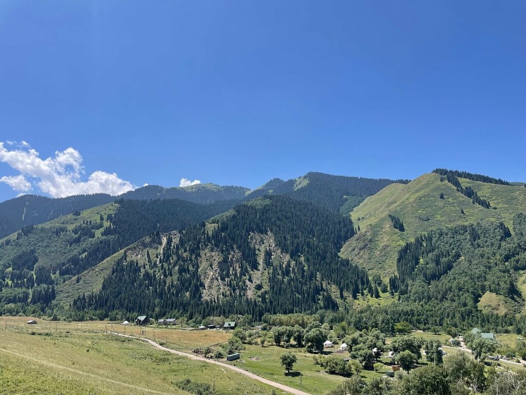 Resort oteller, tesisler Alatau Samal Bulaq, Almatı eyaleti, foto