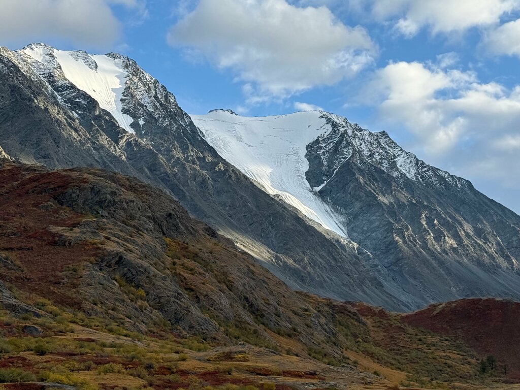 Dağ zirvesi Софийский ледник, Altay Cumhuriyeti, foto