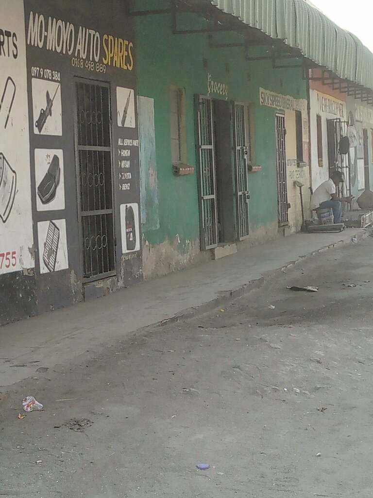 Otomobil yedek parçaları Mo moyo auto spares, Lusaka, foto
