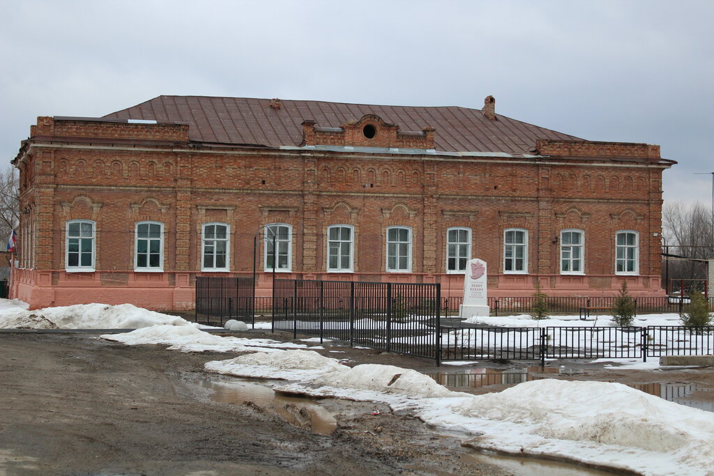 Ortaokul Munitsipalnoye byudzhetnoye obshcheobrazovatelnoye uchrezhdeniye Osnovnaya obshcheobrazovatelnaya shkola sela Staritskoye, Saratovskaya oblastı, foto
