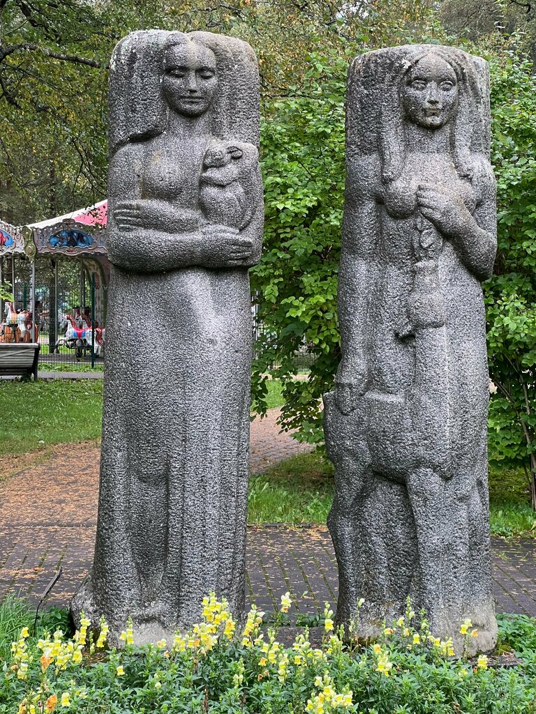Park, sokak heykeli Люди и звери, Zelenogorsk, foto