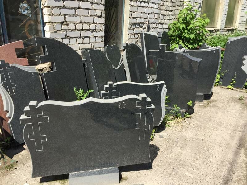 Heykel ve mezarlık taşı üreticileri Decorativno-oblicovochny kamenj, Nijni Novgorod, foto