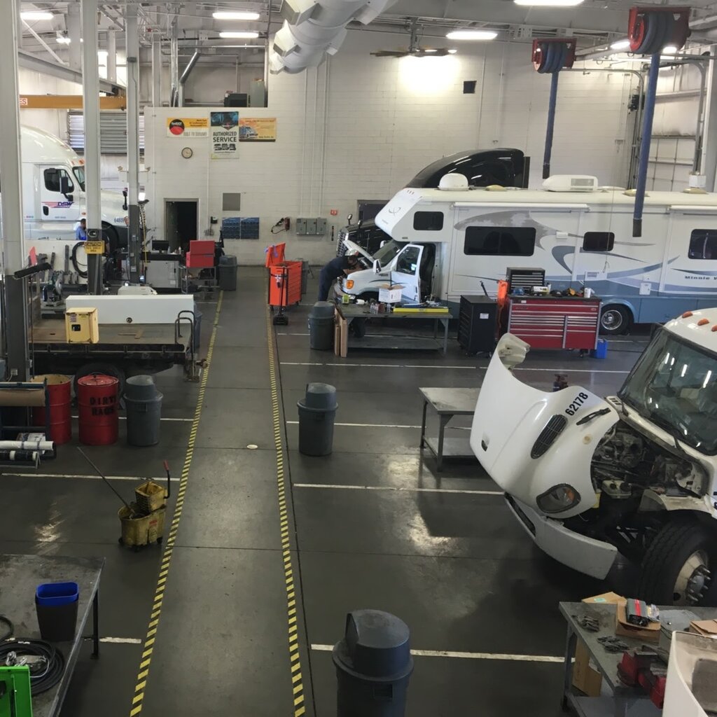 Kamyon ve ağır vasıta satış ve servis firmaları W. W. Williams, Tucson, foto