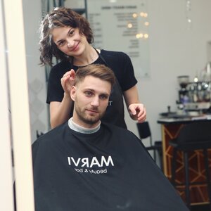 Marvi beauty & bar (ulitsa Oborony No:2Б, Krasnoyarsk), güzellik salonu  Krasnoyarsk'tan
