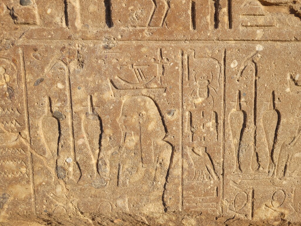 Arkeolojik sit alanı The Colossi of Amenhotep III, El‑Uksur, foto