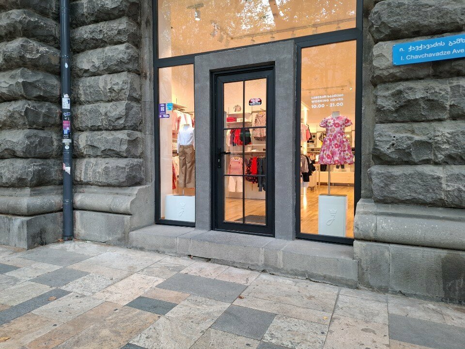 Çocuk giyim mağazaları Jacadi, Tiflis, foto