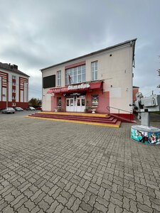 Октябрь (Savieckaja vulica No:27), sinemalar  Luninets'ten