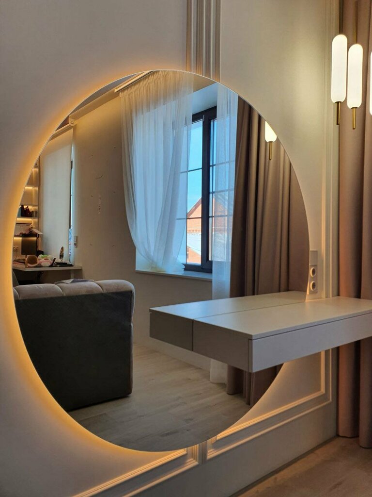 Ayna yapımı ve montaj hizmetleri 100 Mirrors, Tiumen, foto