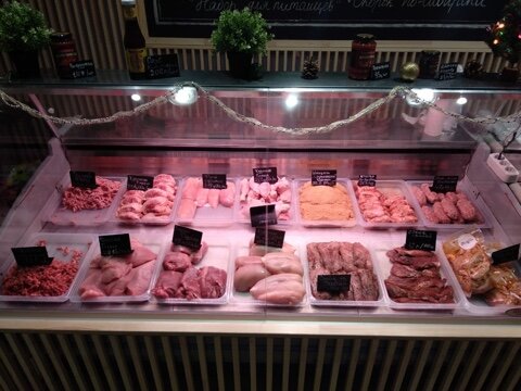 Kasap, şarküteri Myaso Ryadom, Saint‑Petersburg, foto