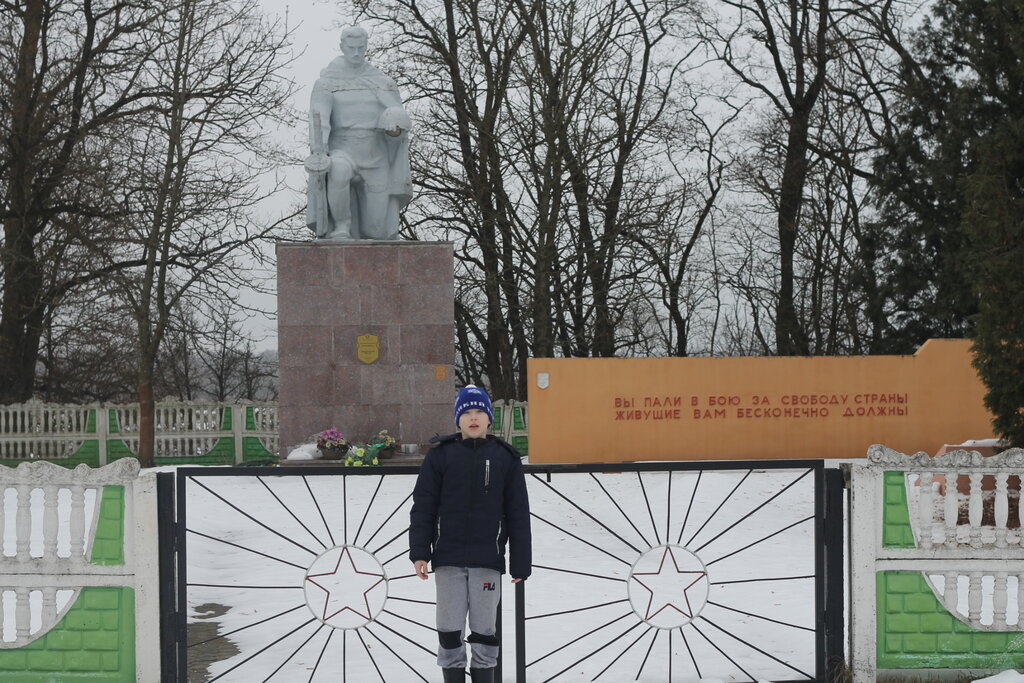 Anıt, heykel Советским солдатам, Gomelskaya oblastı, foto