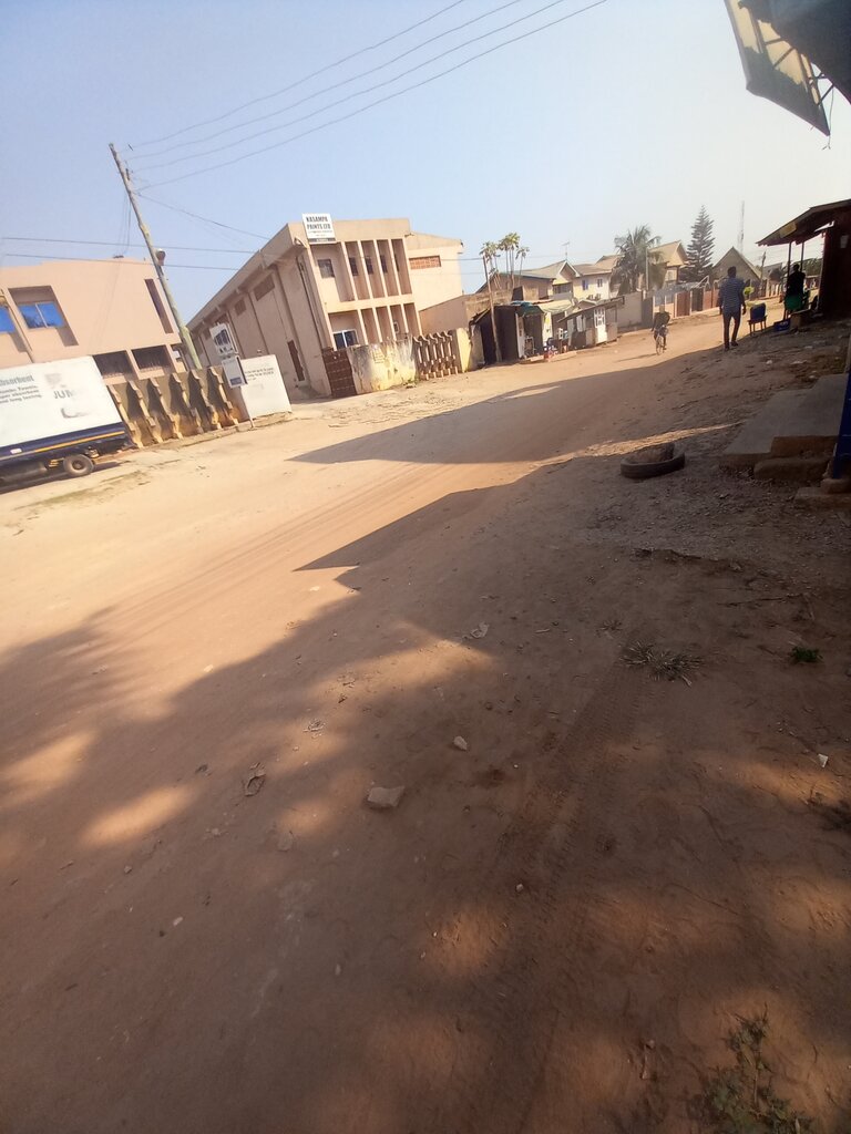 Boya ve cila malzemeleri üretim ve satış yerleri Kasampa, Dünya, foto