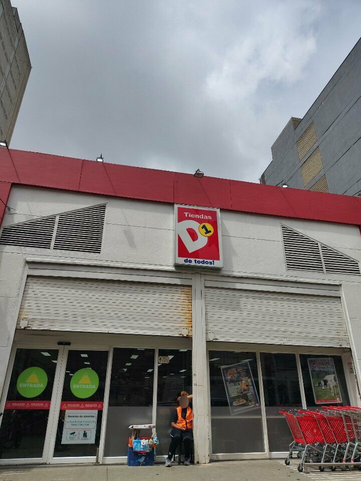 Hipermarket Tienda D1, Medellin, foto