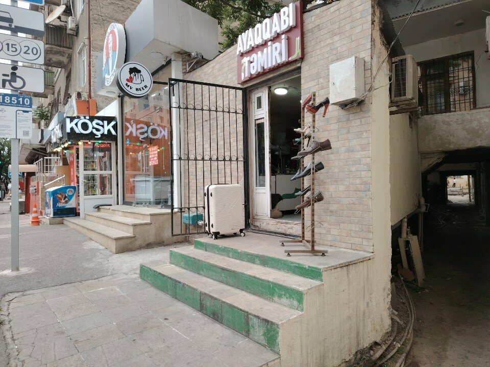 Ayakkabı tamiri Ayaqqabı Təmiri, Bakü, foto