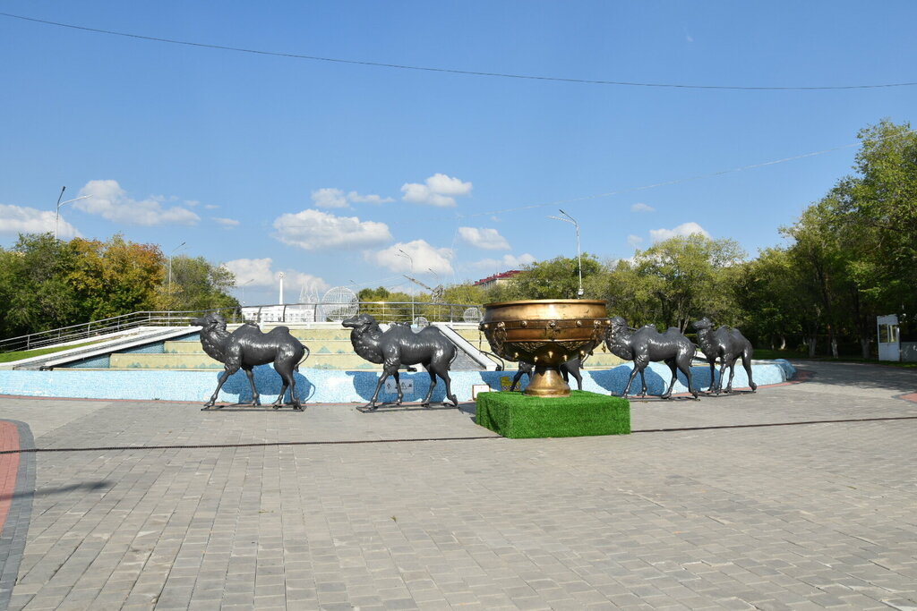 Kültür ve eğlence parkları Fountain Cascade Square, Karağandı, foto
