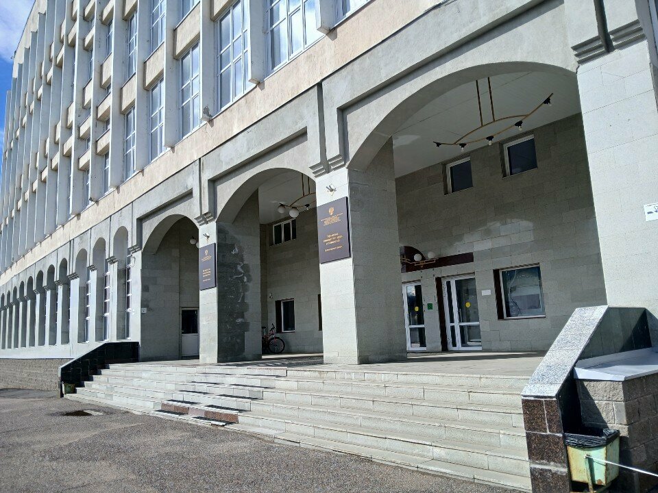 Eğitim altyapısı Ufa Bilim ve Teknoloji Üniversitesi Kamu Yönetimi Enstitüsü, Ufa, foto