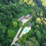 Radonoviy istochnik (Autonomous Republic of Abkhazia), konuk evi  Tquarchal Bölgesi'nden