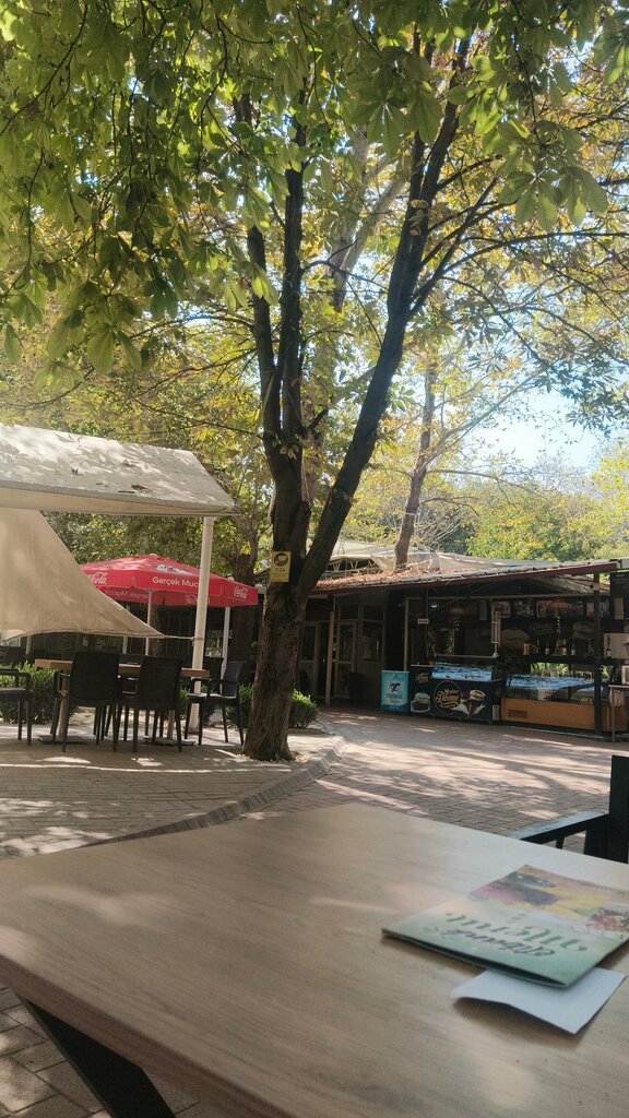 Kafe Etibank Aile Çay Bahçesi, Mustafakemalpaşa, foto
