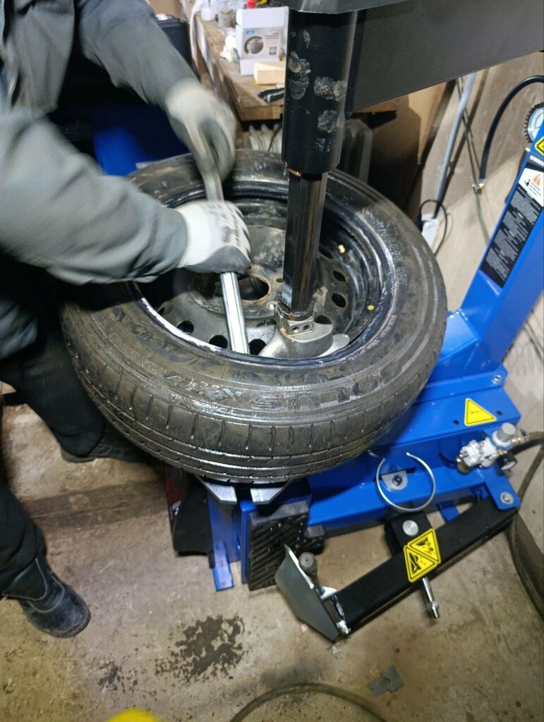 Oto lastik tamiri Tire service, Belousovo, foto