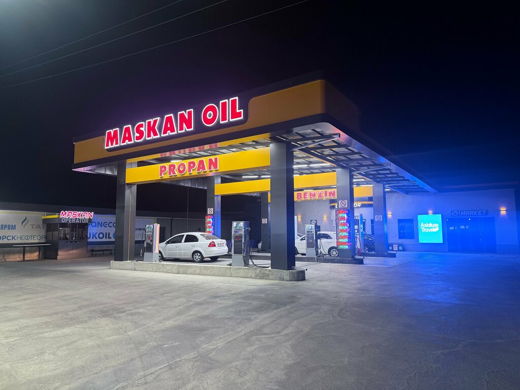 Benzin istasyonu АЗС, Karşı, foto