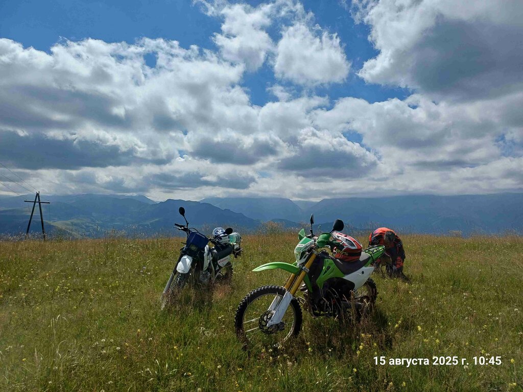 Dağ zirvesi Гора Бечасын, Karaçay‑Çerkez Cumhuriyeti, foto