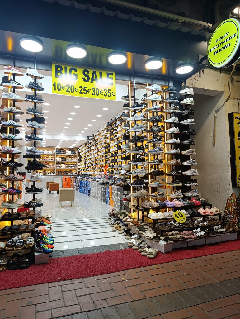 Ayakkabı mağazaları Four Brothers Shoes, Kuşadası, foto