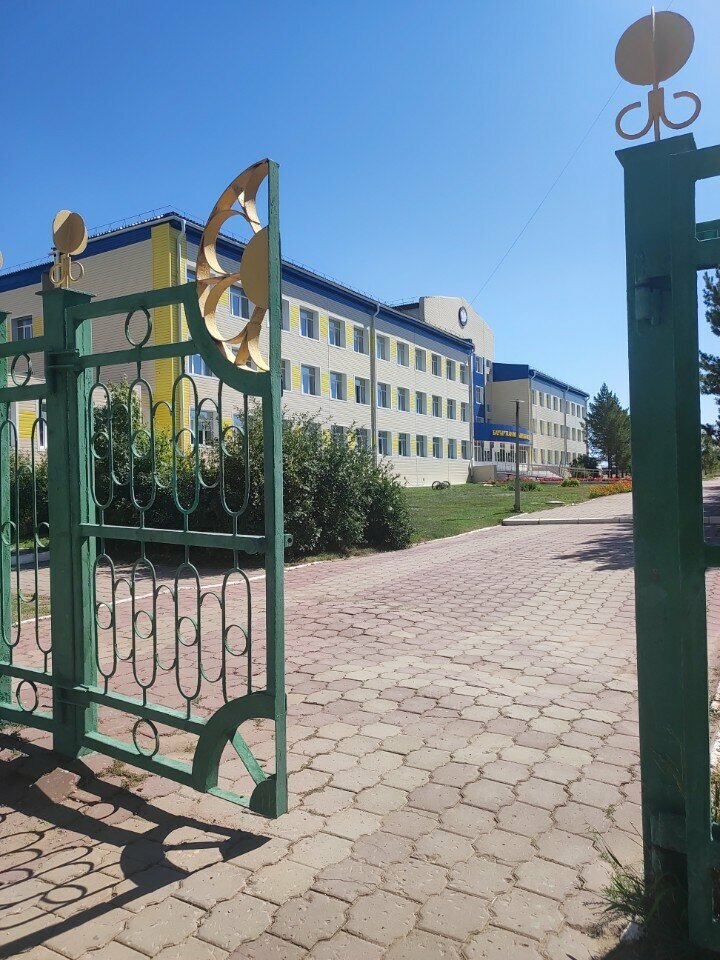 Ortaokul Bauyrzhan Momyshuly Comprehensive School, Karağandı eyaleti, foto