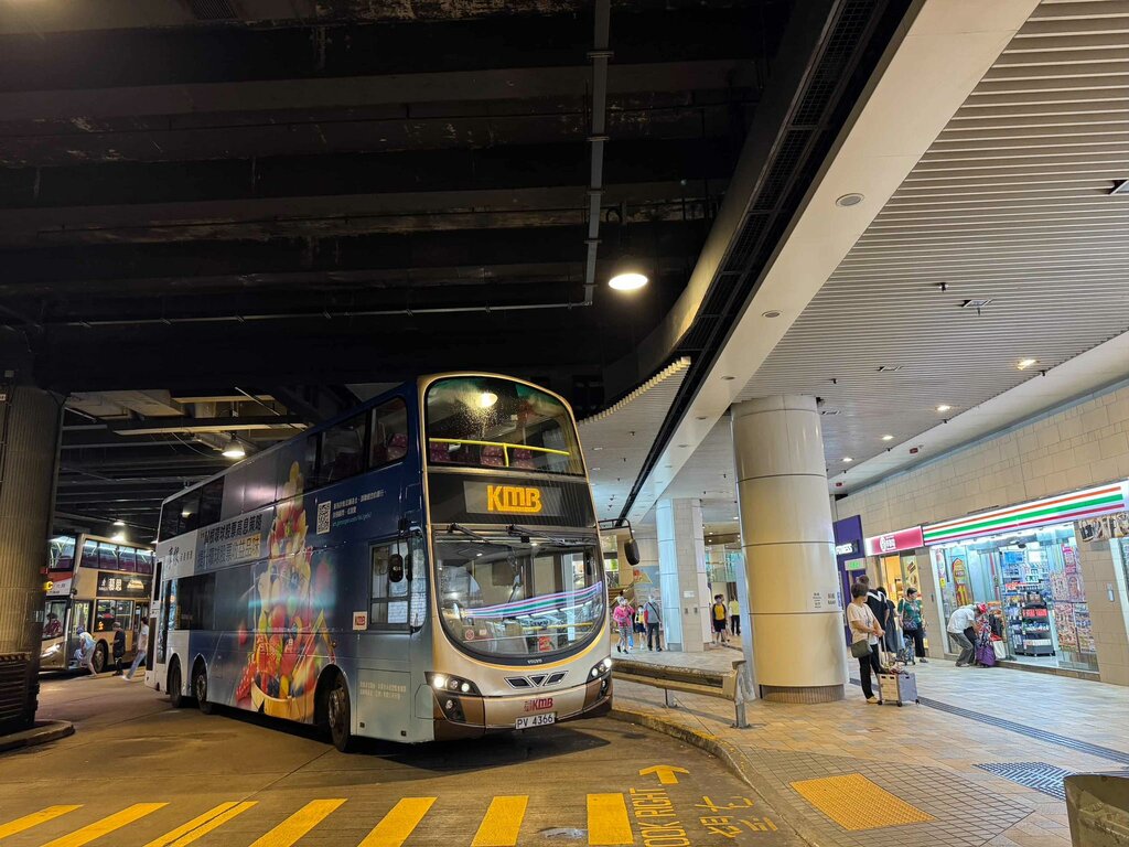 Toplu taşıma durağı Tsz Wan Shan (Central) Bus Terminus, Kowloon, foto