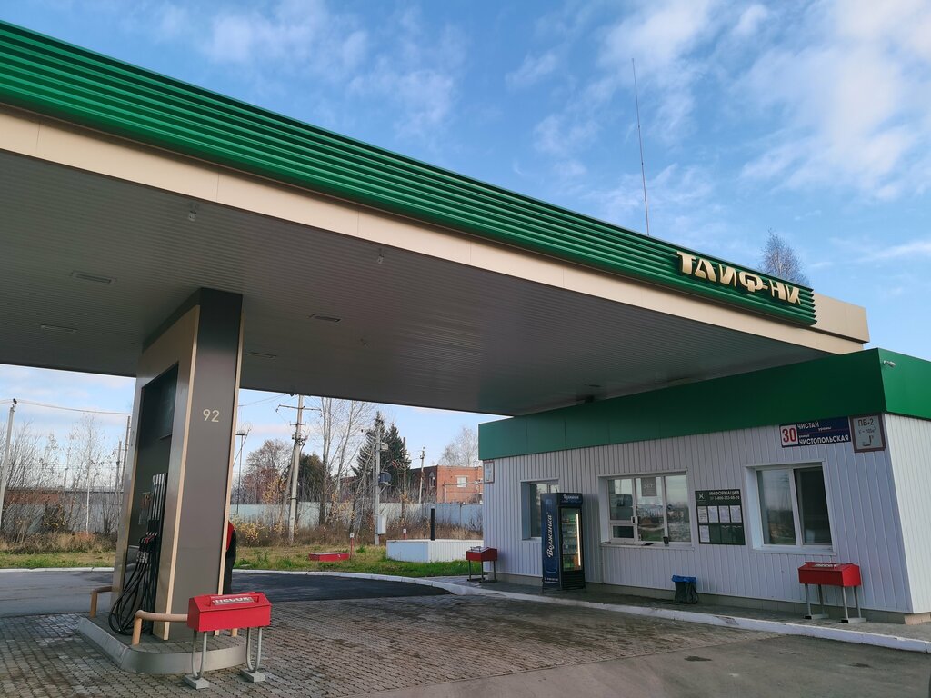 Benzin istasyonu Tatnefteprodukt, Nijnekamsk (Tüben Kama), foto