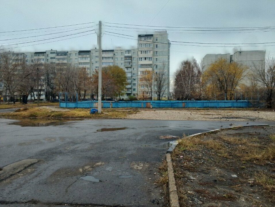 Kuşlar için büyük kafes Aviary , Ulyanovsk, foto