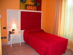 B&b Hotel Pomezia Cortese (Lazio, Roma, Ardea, Via Laurentina, 33), otel