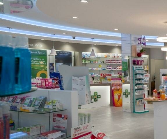 Eczaneler Farmacia Duai, Sardunya, foto