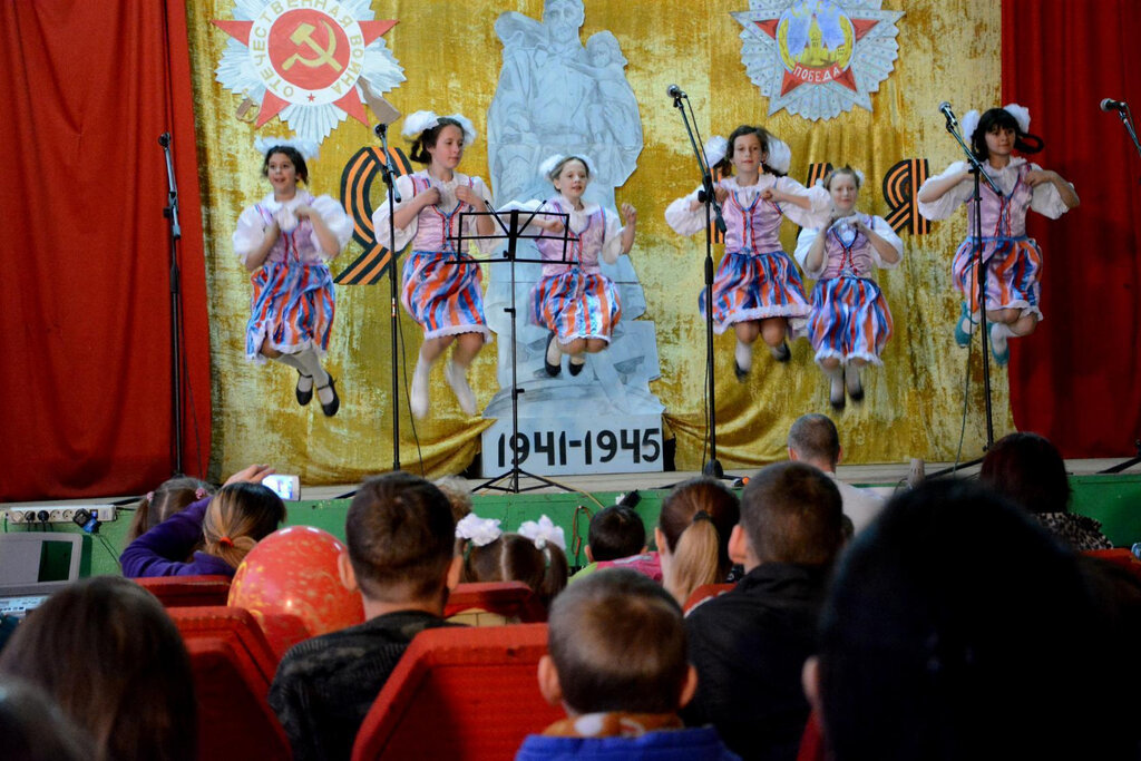 Kültür ocakları Moryakovsky selsky kulturny kompleks, Tomskaya oblastı, foto