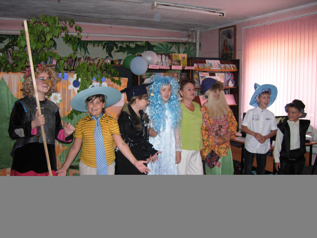 Kütüphaneler Tsentralnaya biblioteka im. A. S. Pushkina, Samarskaya oblastı, foto