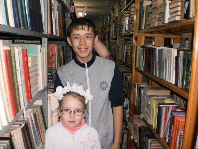 Kütüphaneler Zilairskaya tsentralnaya rayonnaya mezhposelencheskaya biblioteka, Mu, Başkurdistan, foto
