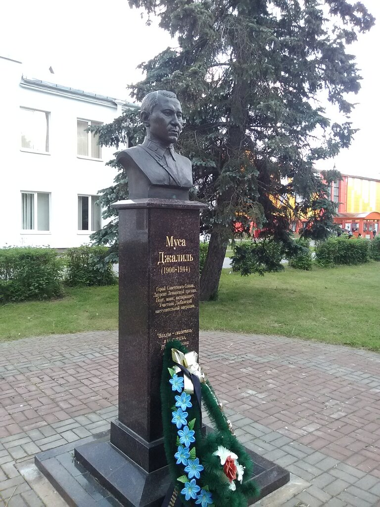 Anıt, heykel Муса Джалиль, Tosno, foto