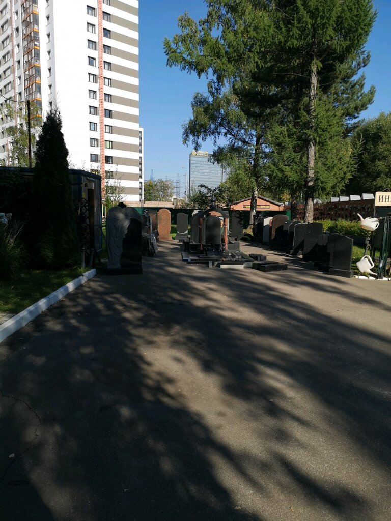 Heykel ve mezarlık taşı üreticileri Грани гранита, Himki, foto