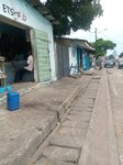 Ets Fd (Brazzaville, Commune de Poto-Poto, Rue Banziris), banyo ve klozet mağazaları  Brazzaville'den