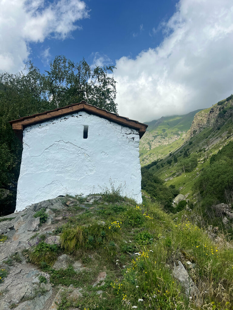 Şapel, haç anıtı Часовня Иверской-Моздокской Богоматери, Kuzey Osetya‑Alanya, foto