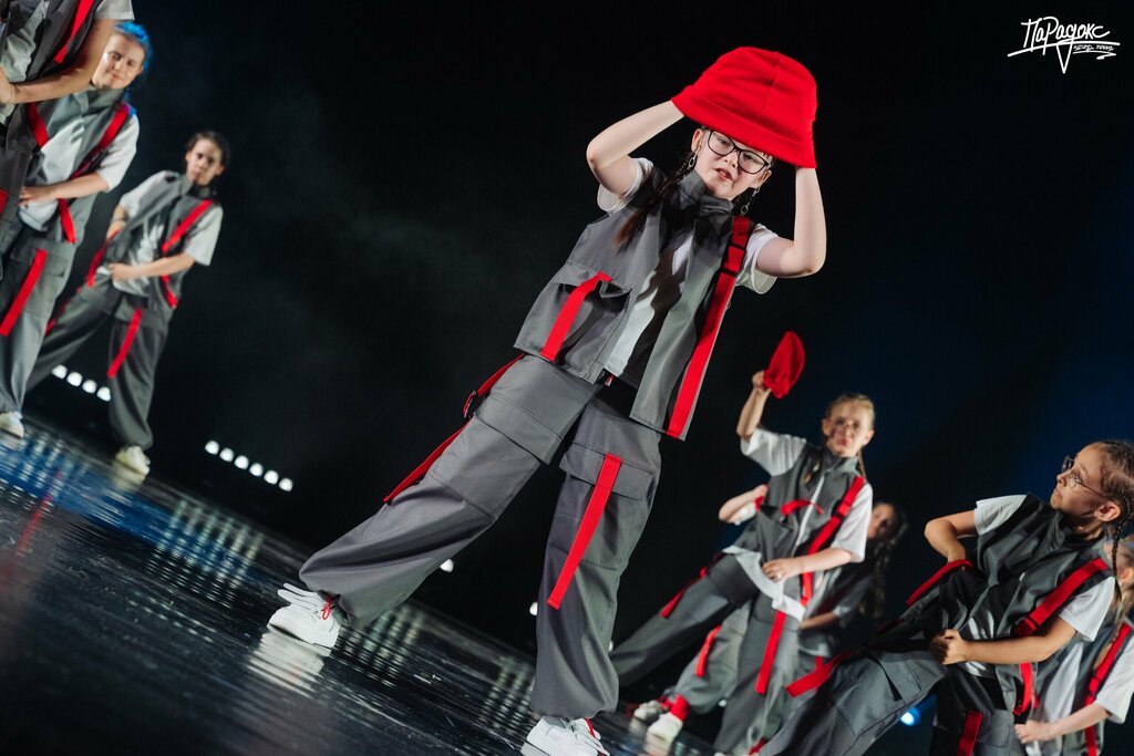 Dans okulları Парадокс, Tiumen, foto