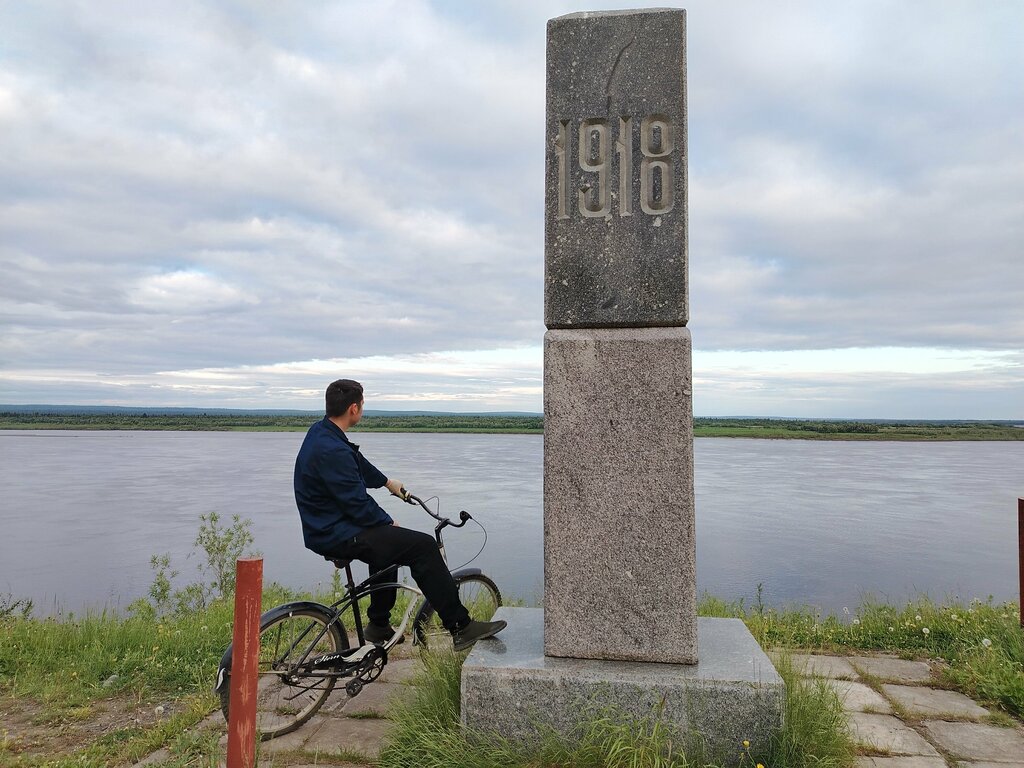 Anıt, heykel Стела, Krasnoyarski krayı, foto